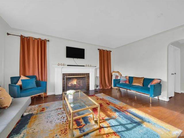 8550 W OUTER Drive