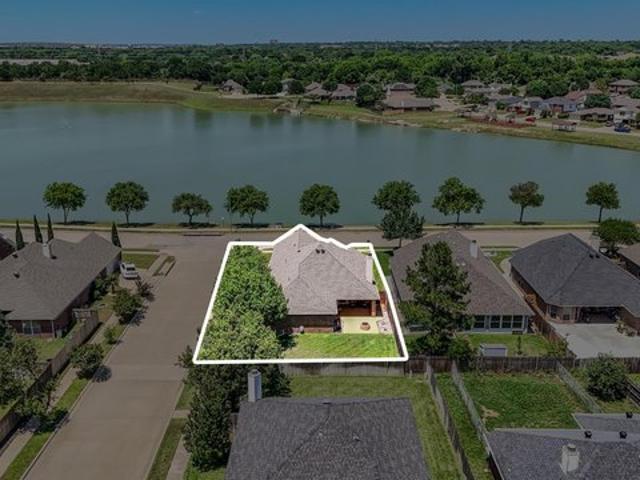 8552 Lake Springs Trl, Fort Worth, TX 76053