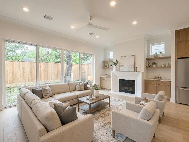 8553 Forum Drive