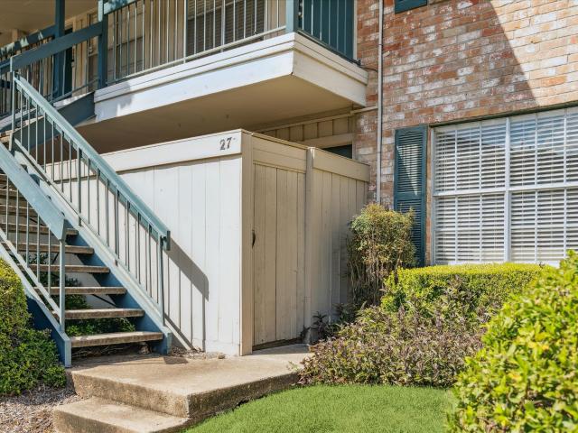 855 Augusta Dr, Unit 27, Houston, TX 77057 | MLS #87622