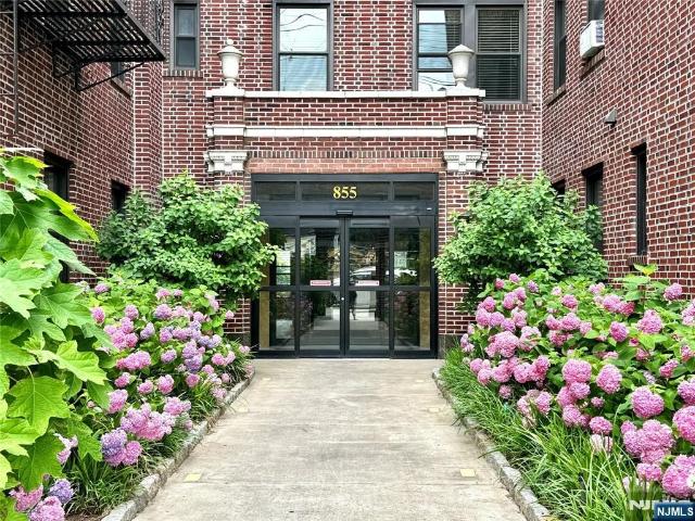 855 Broad Avenue B2, Ridgefield, US, NJ