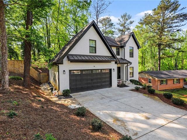 855 Fleetwood Circle SW