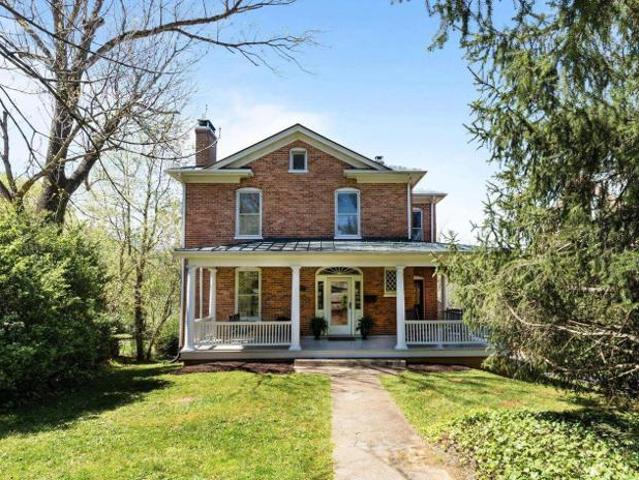 855 Locust Ave, Charlottesville, VA 22902
