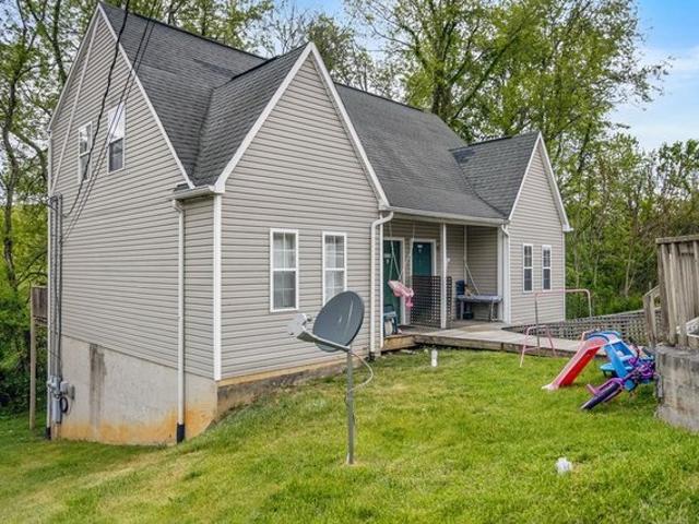 855 Meadowbrook Dr, Chilhowie, VA 24319