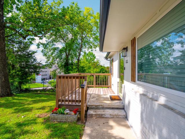 855 N Chamberlain Avenue