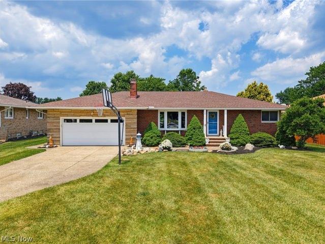 855 Nemet Dr, Seven Hills, OH 44131