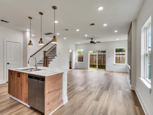 855 S Victory Drive C