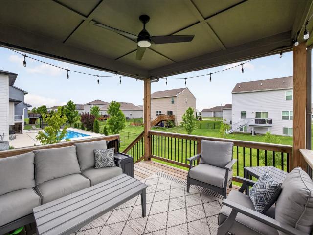 855 Sandstone Point