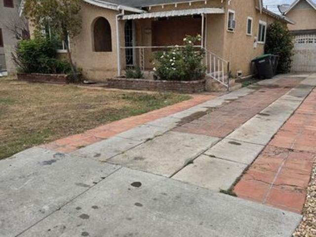 855 Palm Dr, Colton, CA 92324