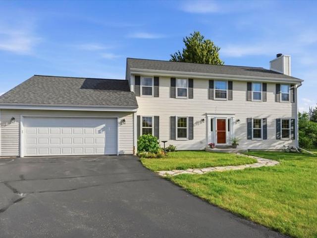 855 Ulao Rd, Grafton, WI 53024