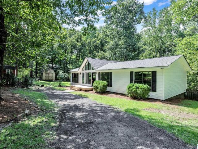 855 Valley Trail