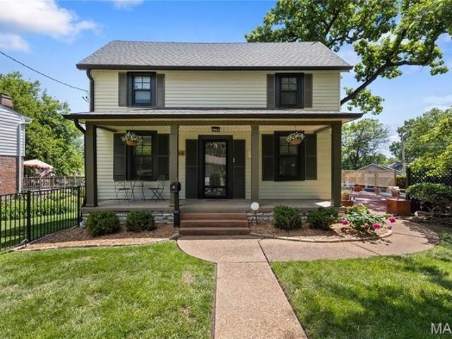 8564 Big Bend Blvd, Webster Groves, MO 63119