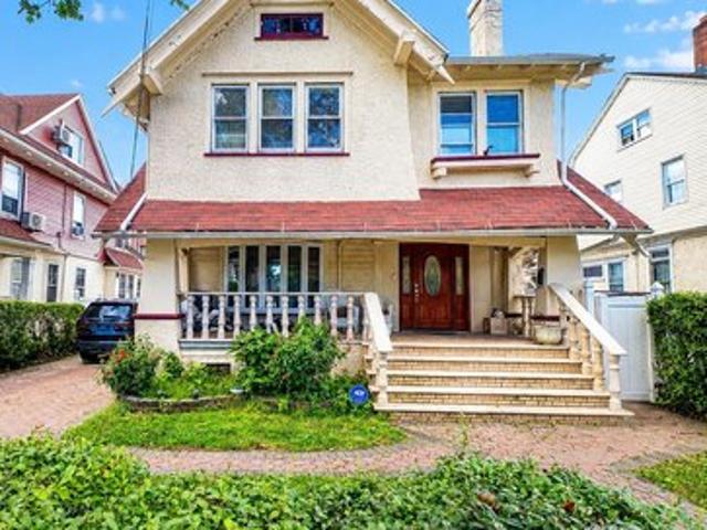 8564 th St, Richmond Hill, NY 11418