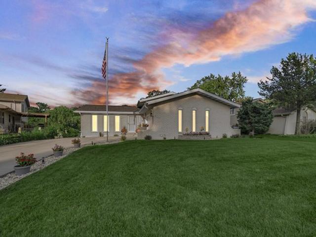 8569 Mathews St, Crown Point, IN 46307