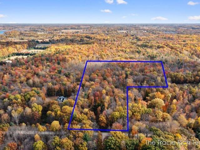 8560 Nugent Ave NE, Rockford, MI 49341