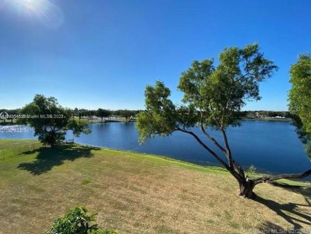 8560 Sherman Cir N #404, Miramar, FL 33025