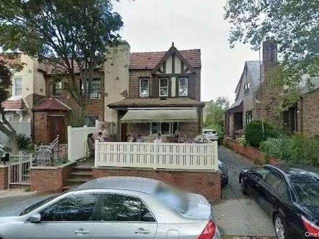 8561 67th Ave, Rego Park, NY 11374