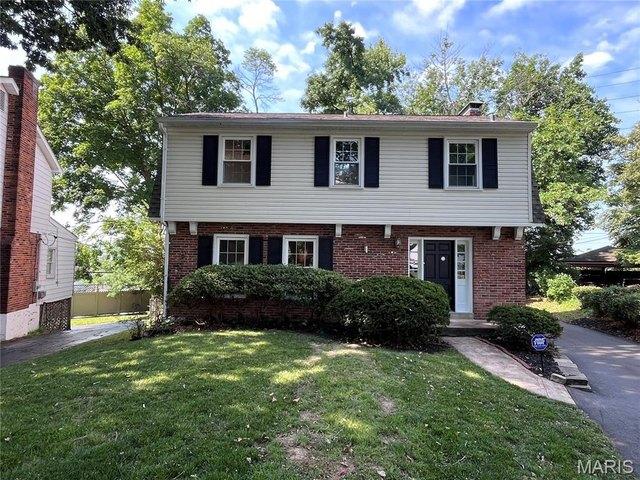 8562 Colonial Ln, Ladue, MO 63124