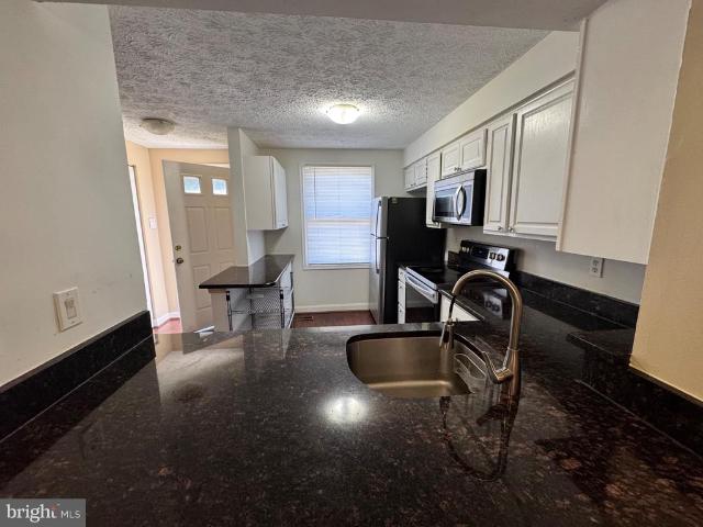 8562 Koluder Court