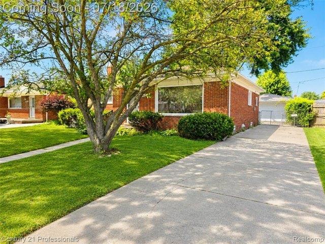 8563 Centralia St, Dearborn Heights, MI 48127