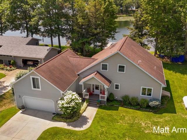 8563 Lynwood Ln, Mecosta, MI 49332