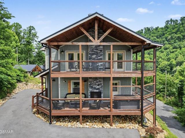 856 and 862 Crest View Dr, Gatlinburg, TN 37738