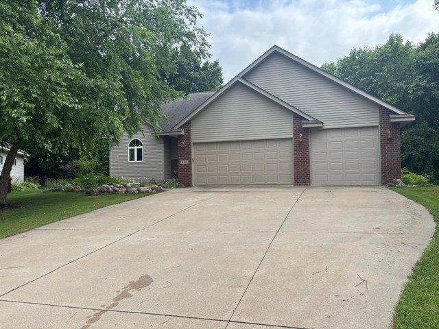 856 Bridle Creek Ln, Jordan, MN 55352