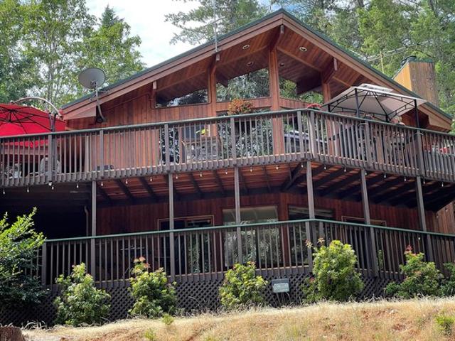 856 Greentree Loop, Grants Pass, OR 97527