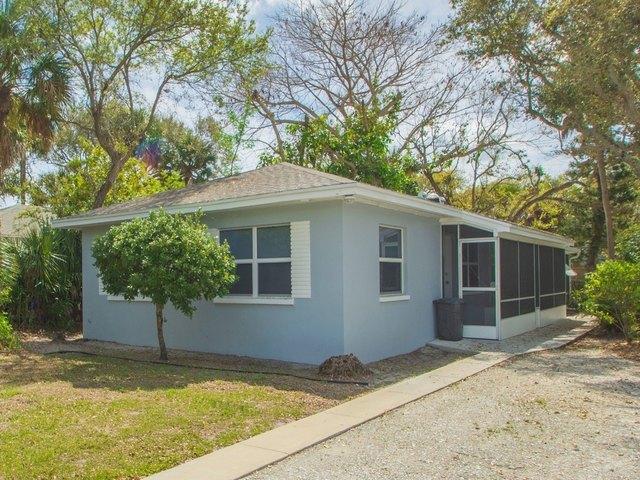 856 Dahlia Ln, Vero Beach, FL 32963