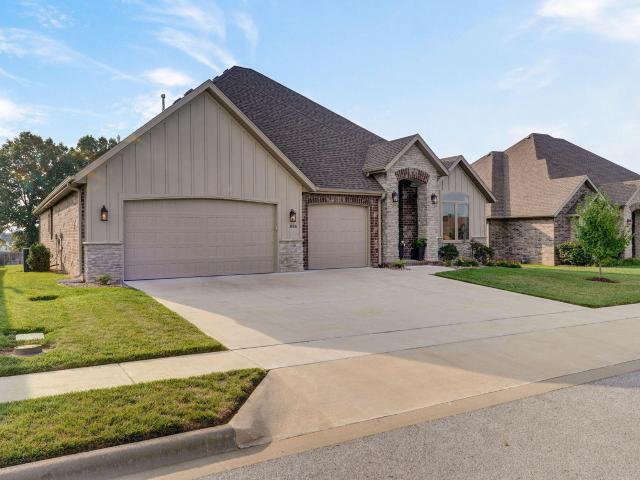 856 E Edenmore Circle