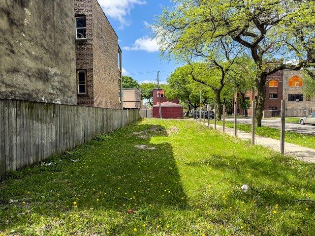 856 N Avers Ave, Chicago, IL 60651