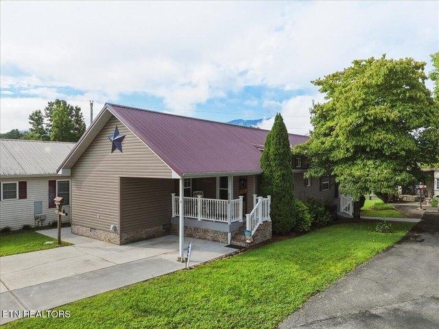 856 Peacock Ridge Dr, Townsend, TN 37882