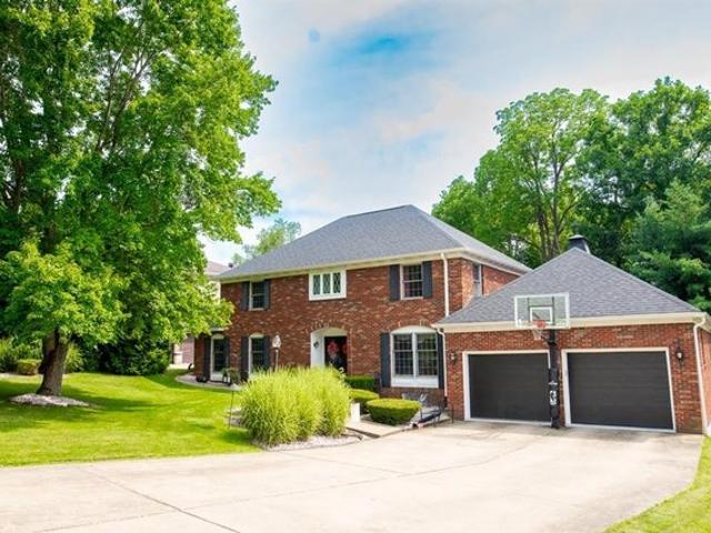856 Walnut Dr, Ellwood City, PA 16117