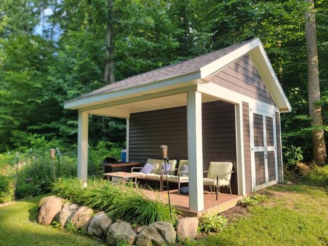 8575 Anchor Dr, Delton, MI 49046