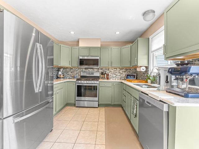 8576 King Arthurs Court
