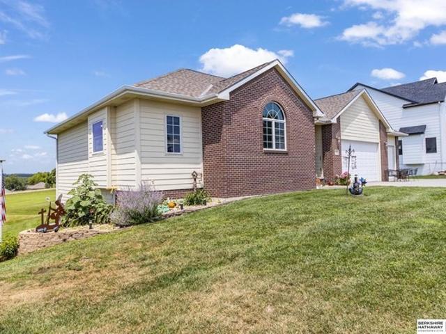 8578 Lake Ridge Dr, Plattsmouth, NE 68048