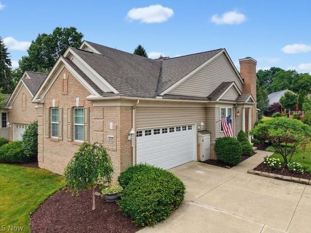 8578 Pine Creek Ln, Northfield, OH 44067