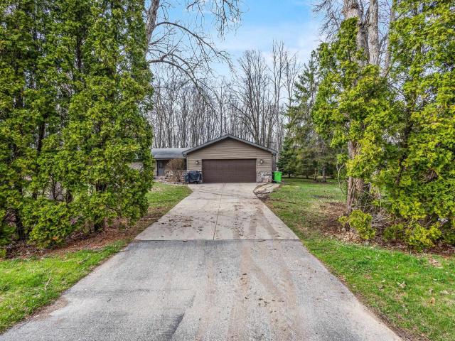 8578 Winncrest Rd, Neenah, WI 54956 | MLS #50323 | Compass