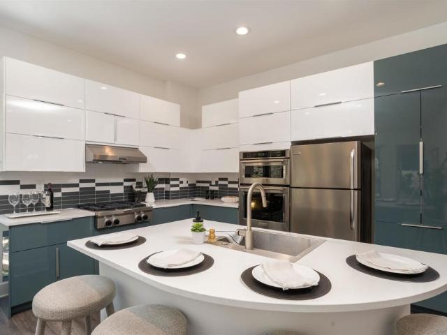 8570 Aspect Dr