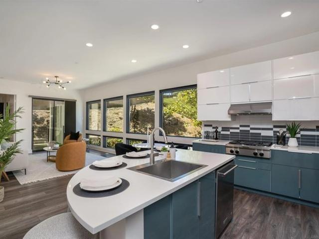 8570 Aspect Dr, San Diego, CA 92108