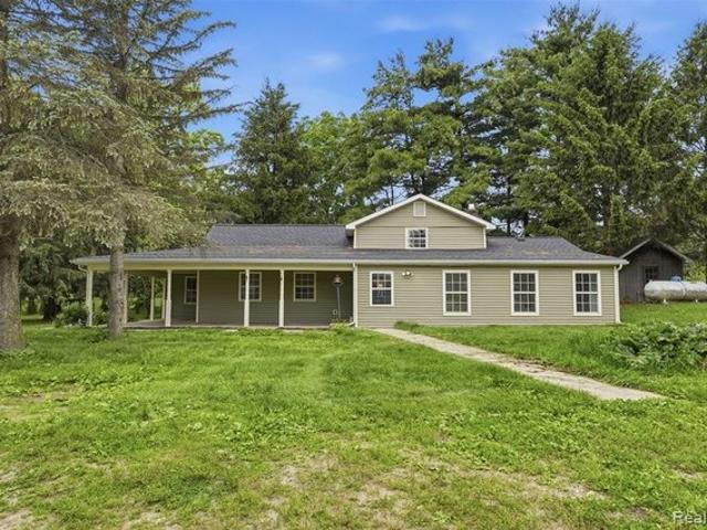 8573 W Lovejoy Rd, Burns Township, MI 48418