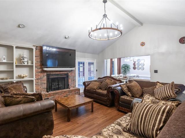 857 Chaucer Drive