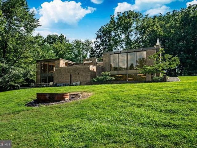 857 Briarwood Rd, Newtown Square, PA 19073