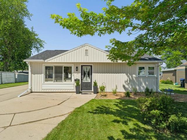 857 Hunt Ave, Neenah, WI 54956