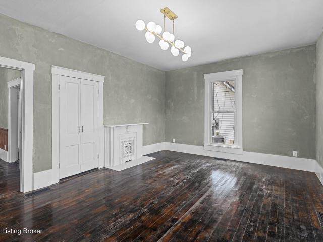 857 Leestown Ln
