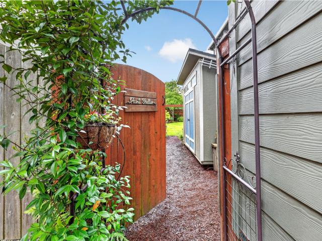 857 n helens view dr