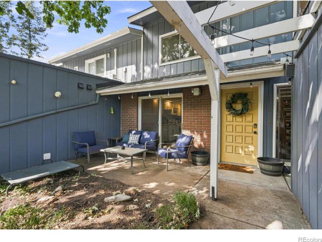 857 Roxwood Lane