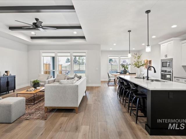 857 W Buroak