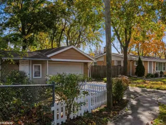 857 W Juniper Ct, Deerfield, IL 60015 MLS 12187934