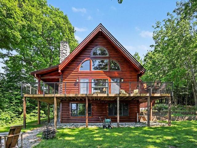 8584 W Woodridge Dr, Mears, MI 49436